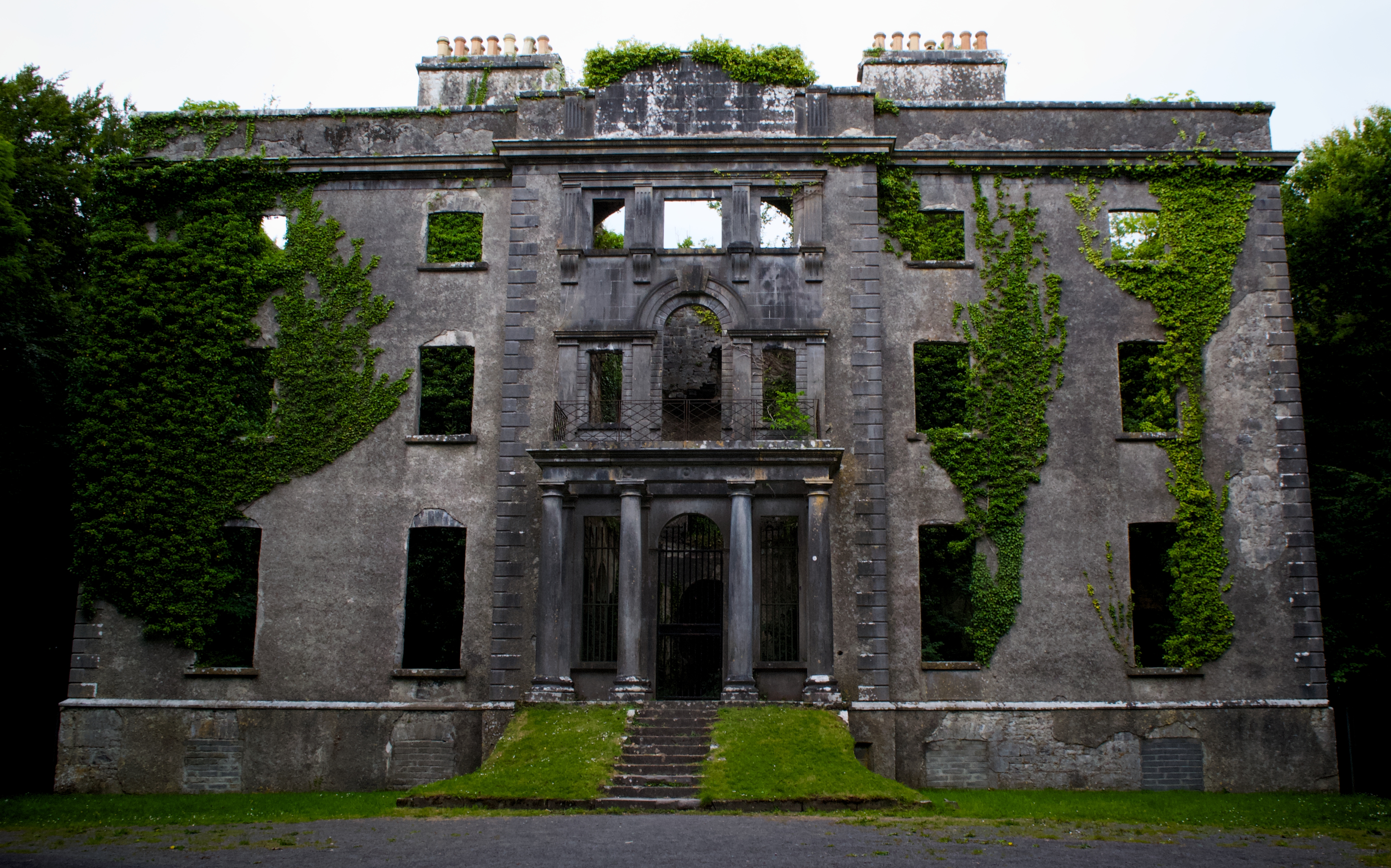 Exploring Moore Hall: A Ruined Irish Landmark – Francis Hanly Photos
